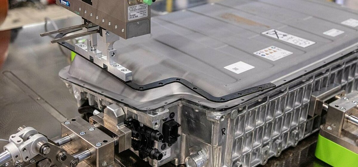 DeMoBat: Industrielle Demontage von Batteriemodulen und E-Motoren ...